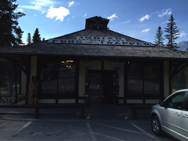男の人魚！？“Merman”のミイラがある「Banff Indian Trading Post」 #アルバータ秋旅 #カナダ - ネタフル